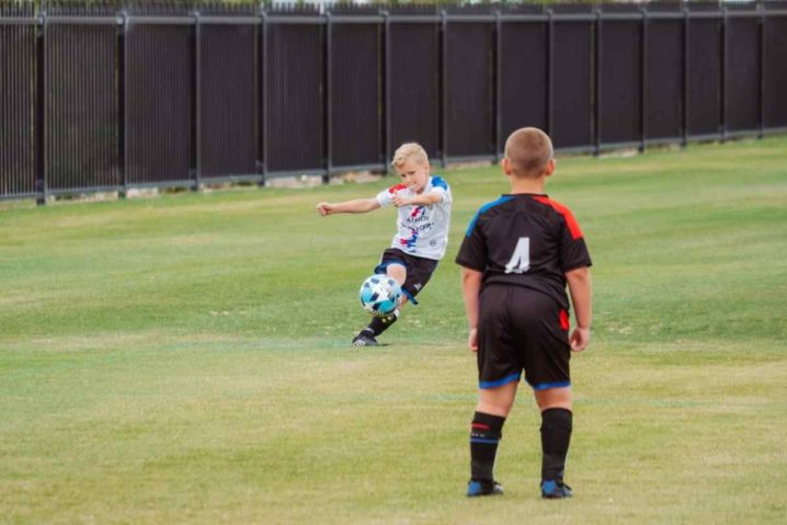 オペラント条件付けとは？スポーツ教育で子どもの良い行動を引き出せる考え方について解説 | コーチング・ステーション